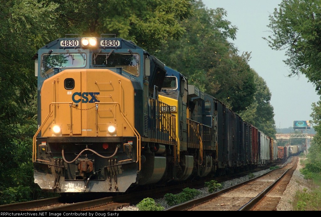 CSX 4830 (Q400)